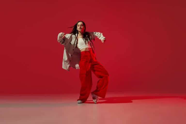 18 Popular Dance Moves Everyone Tried in the 90s