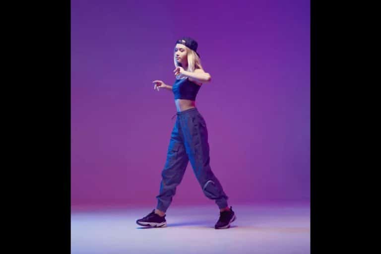 18 Popular Dance Moves Everyone Tried in the 90s