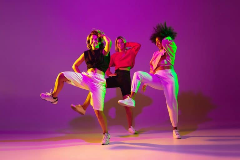 18 Popular Dance Moves Everyone Tried in the 90s