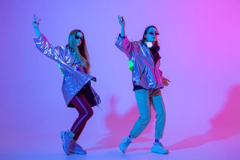 18 Popular Dance Moves Everyone Tried in the 90s