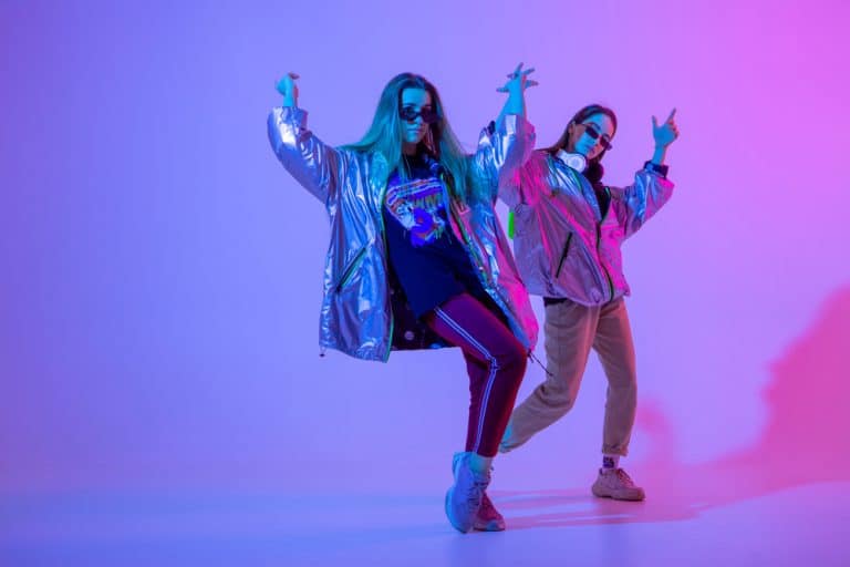 18 Popular Dance Moves Everyone Tried in the 90s