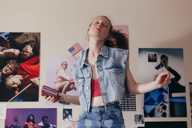 10 Crazy Gen-Z Trends Shaking Up Pop Culture